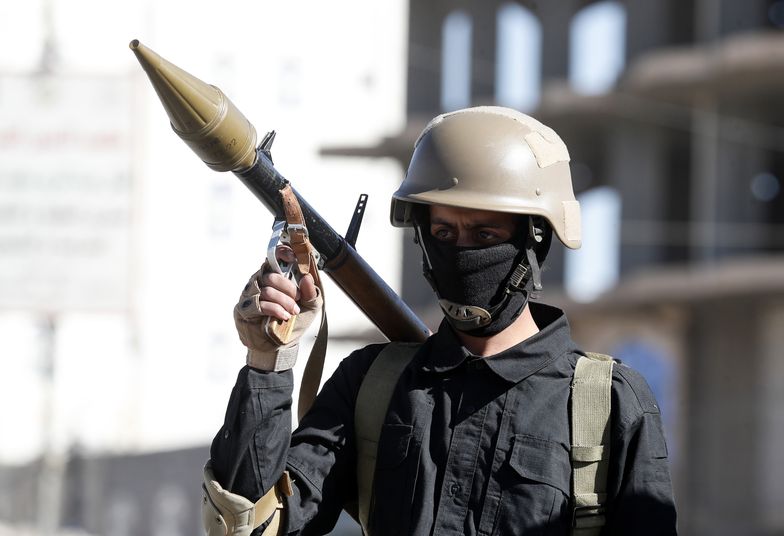 Huti atakują statki. Ceny transportu uderzą w klientów - Money.pl