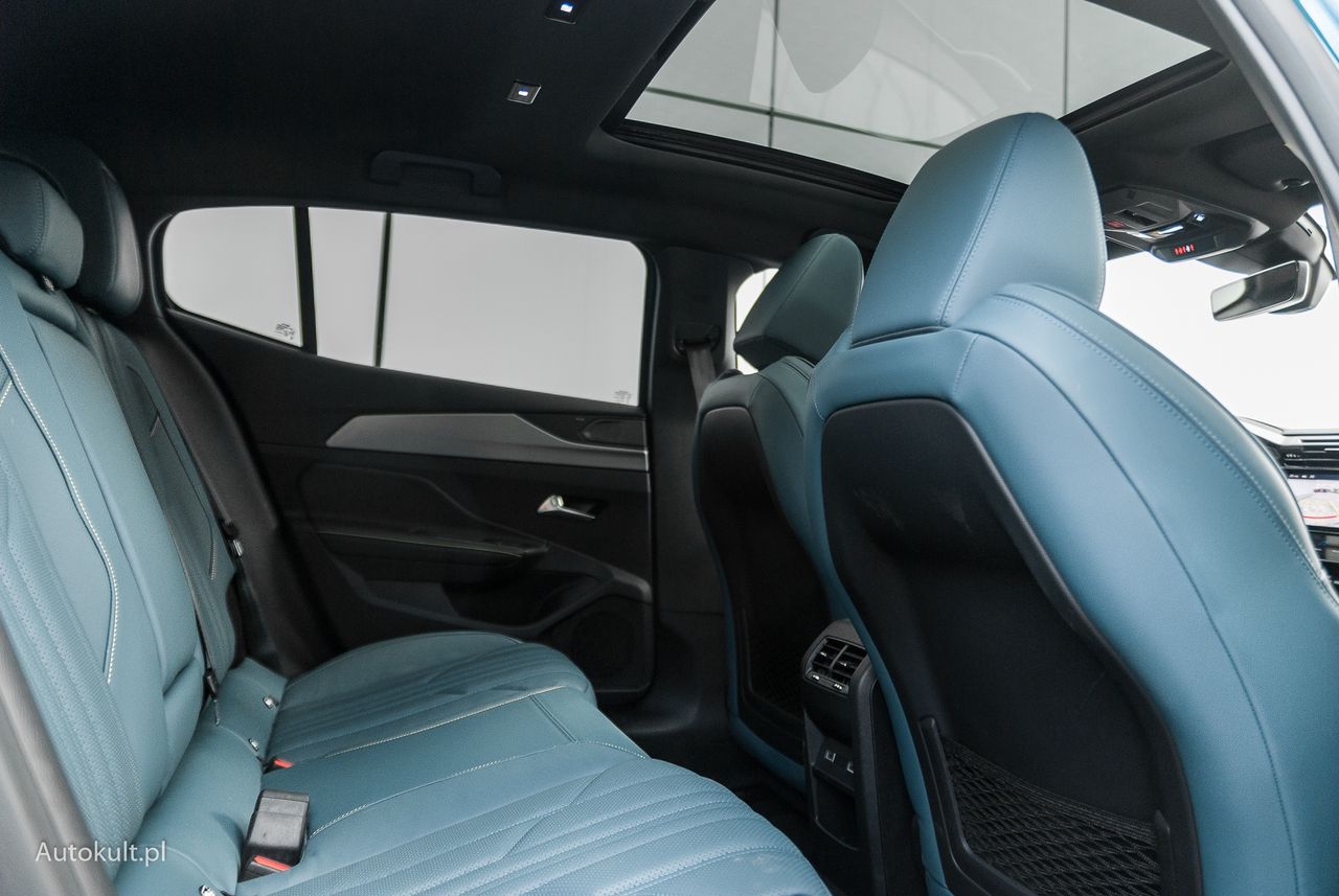Test: Peugeot 408 - jest naprawdę świetny. Tylko te silniki...