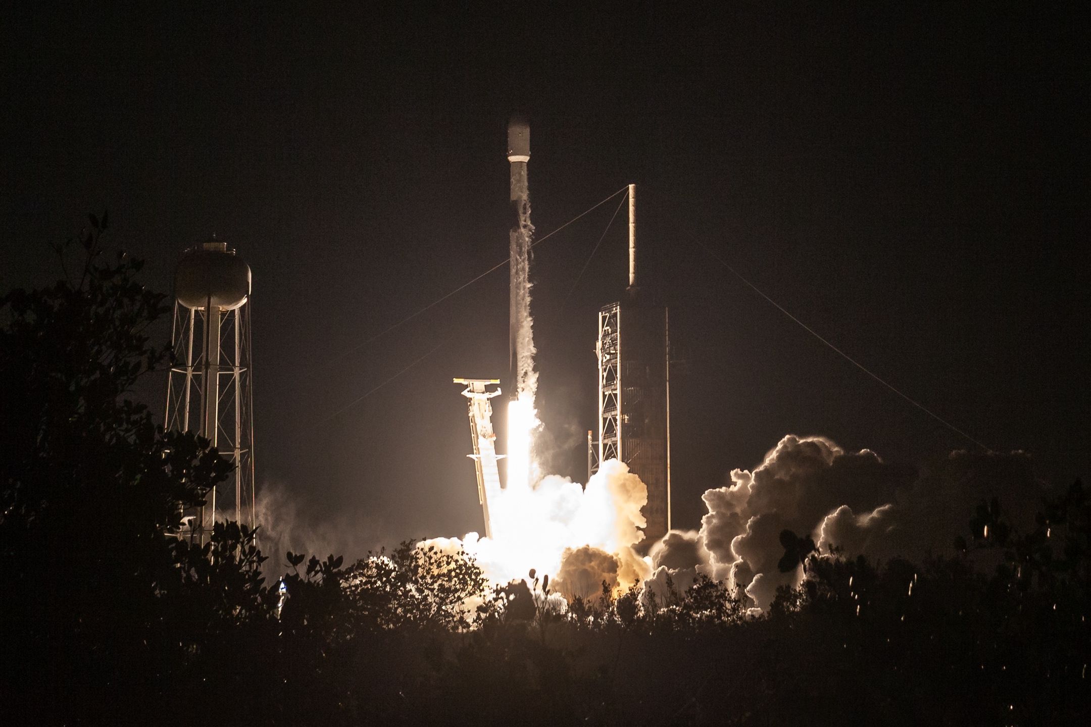 Pierwszy taki lot kosmiczny. Na pokładzie m.in. inwestor i reżyserka