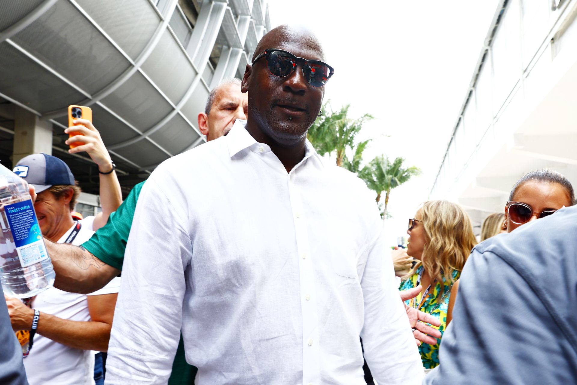 Co za gest. Michael Jordan nagle rzucił 10 mln dolarów!