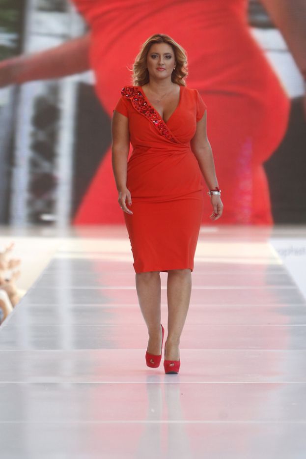 Szostak MODELKĄ "PLUS SIZE"! Seksowna? - Pudelek