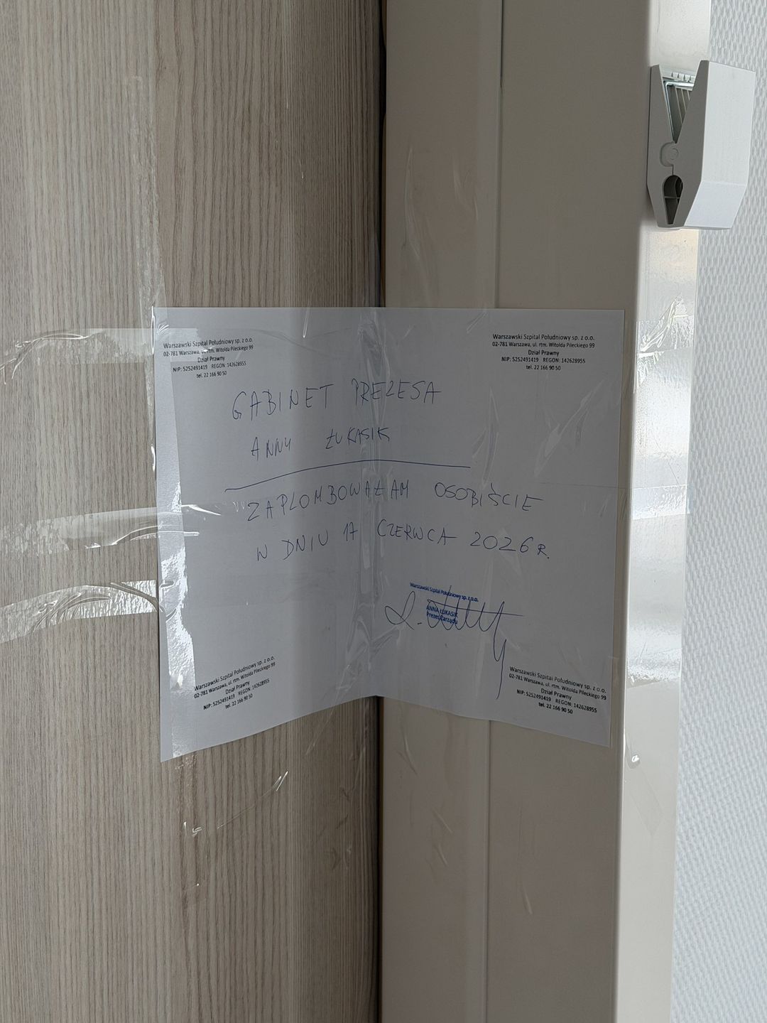 Tak dzisiaj wygląda gabinet prezes. W tle afera z Kacprzykiem