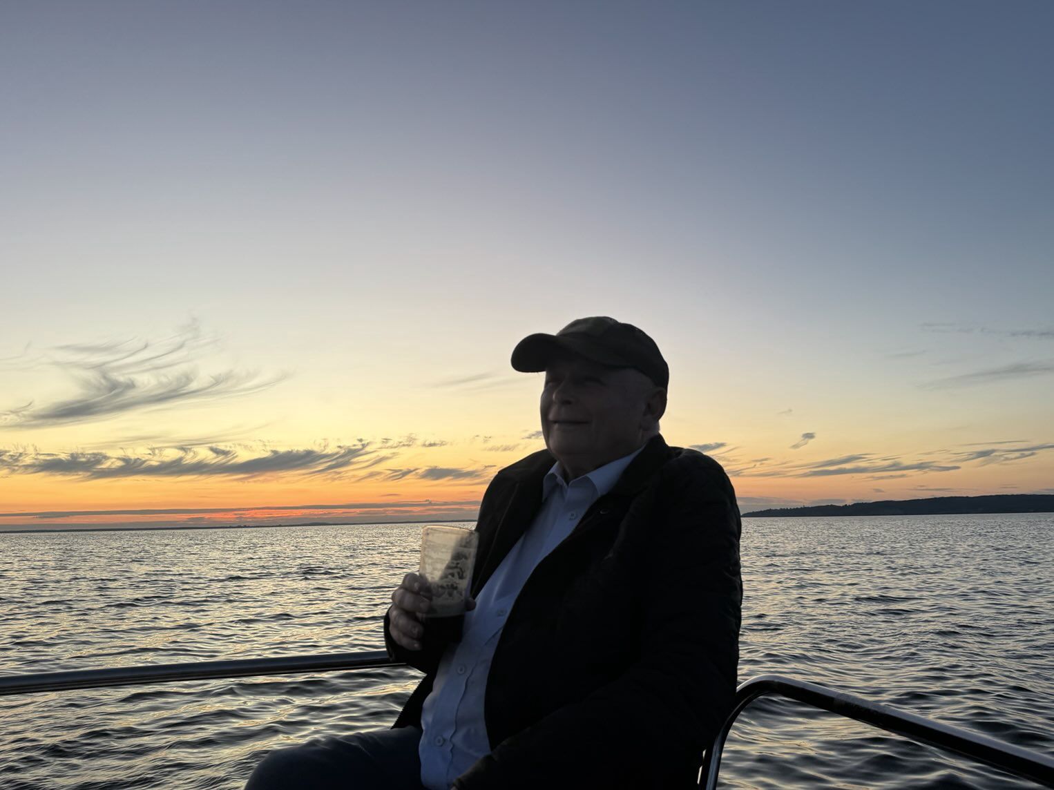 Zachód słońca, piwo i Jarosław Kaczyński. Tak odpowiedzieli Mentzenowi