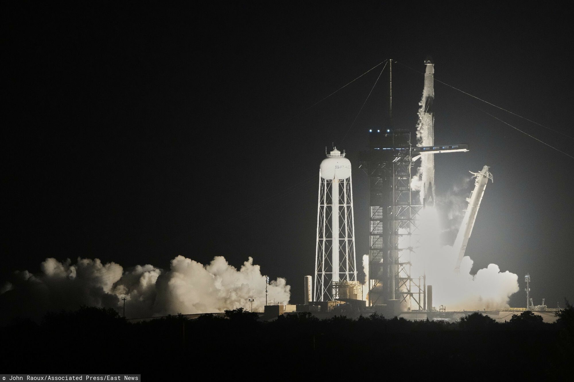 Rozpoczął się pierwszy komercyjny lot kosmiczny po orbicie polarnej