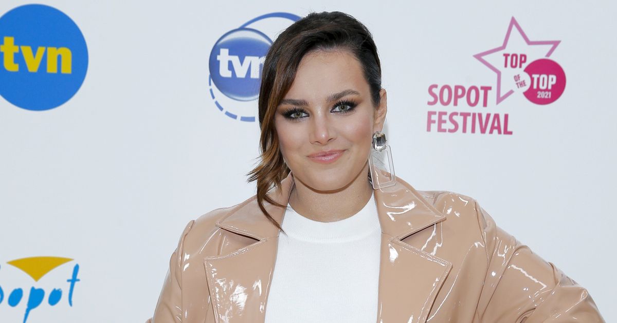 Ewa Farna już poczuła święta. Obwiązała się lampkami choinkowymi na ...