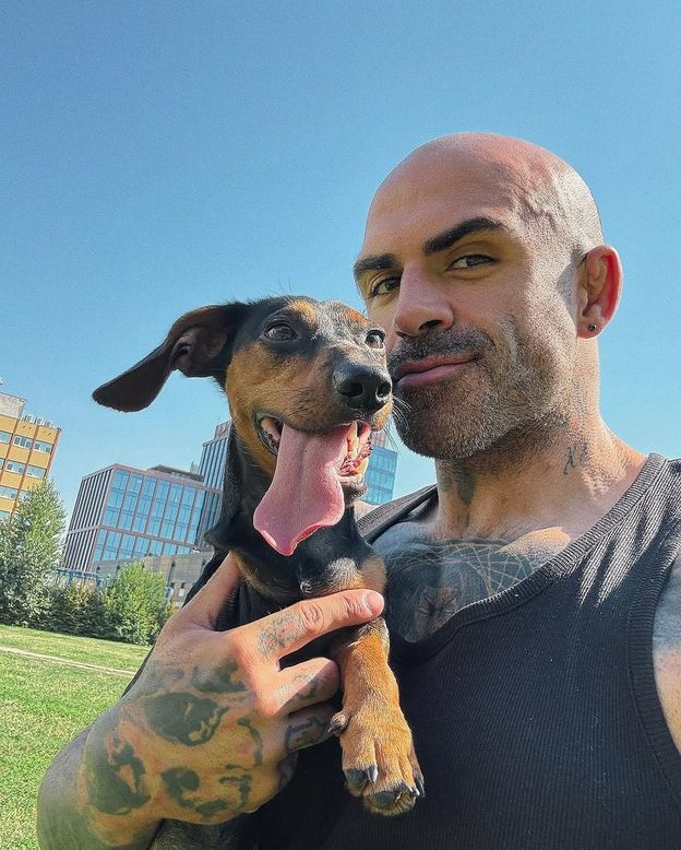 Akop Szostak znów zakochany! Kim jest jego wybranka? - Pudelek