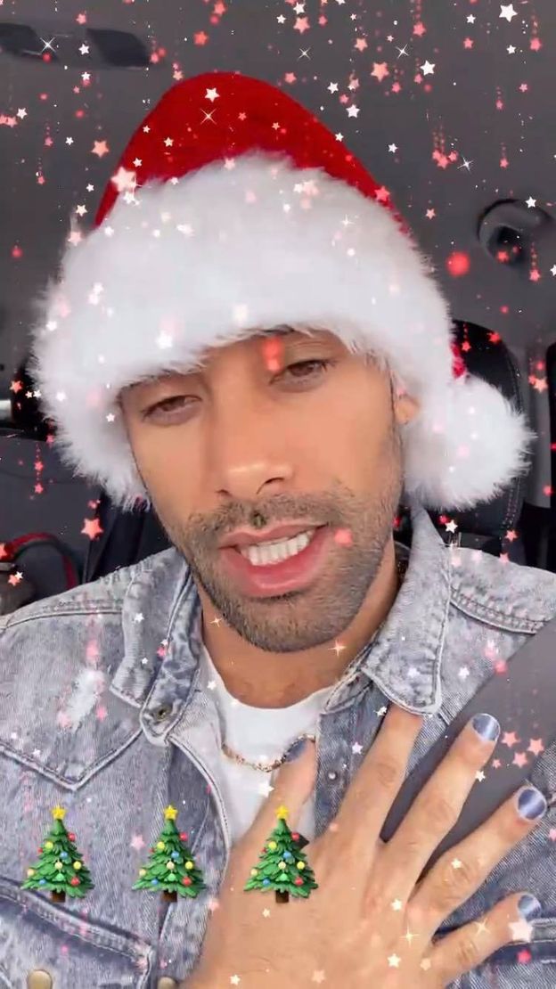 Dominic D'Angelica POWRACA w przebraniu Świętego Mikołaja: "Jest coś, o ...