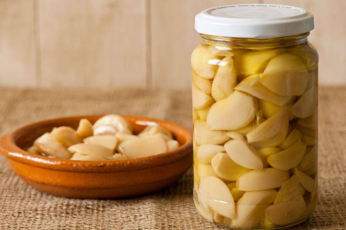 Przyjaciółka z Francji robi tak czosnek. Z kawałkiem pieczywa smakuje ...