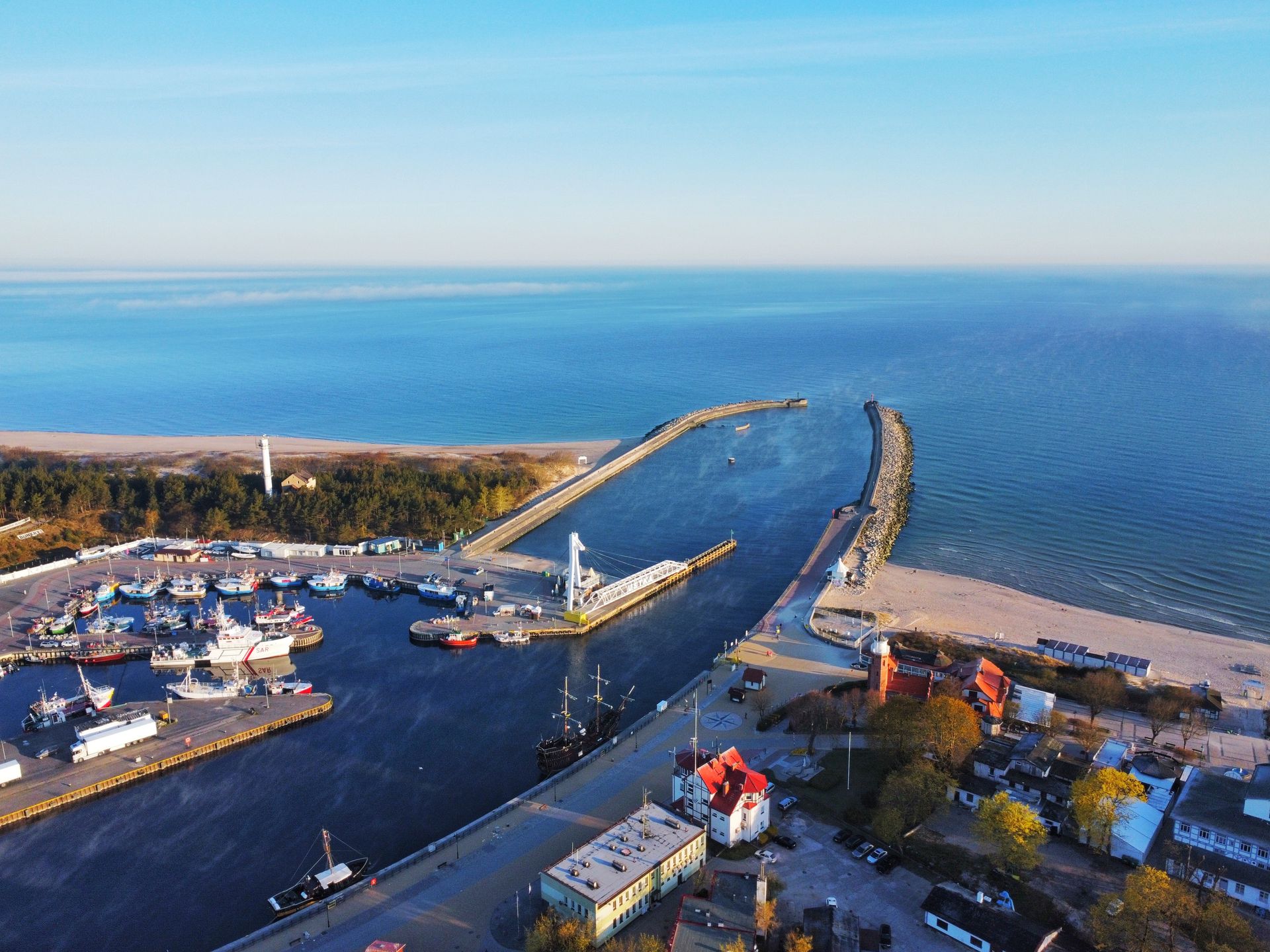 Ustka poza sezonem. Puste plaże i większy spokój