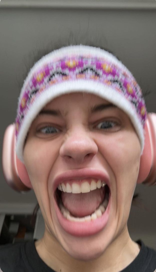 Fagata zamieściła zdjęcie, jak KORZYSTA Z TOALETY - Pudelek