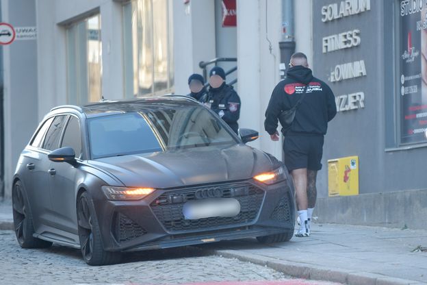 Majewski przyłapany na mieście. Co z rozstaniem? Spójrzcie na jego minę ...