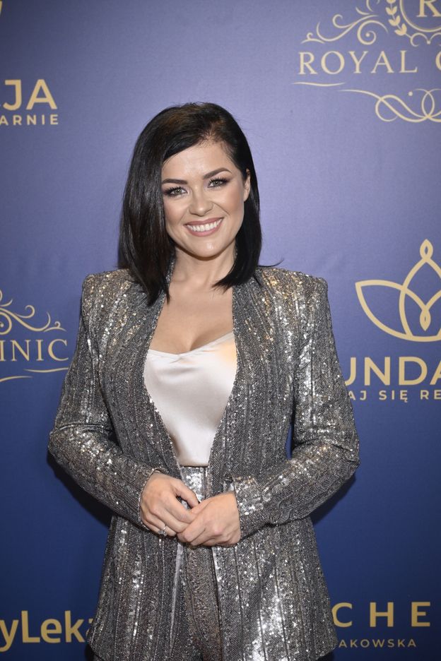 Cichopek zmiażdżona przez fanów za kreację podczas komunii. "Jak na grilla" - Pudelek