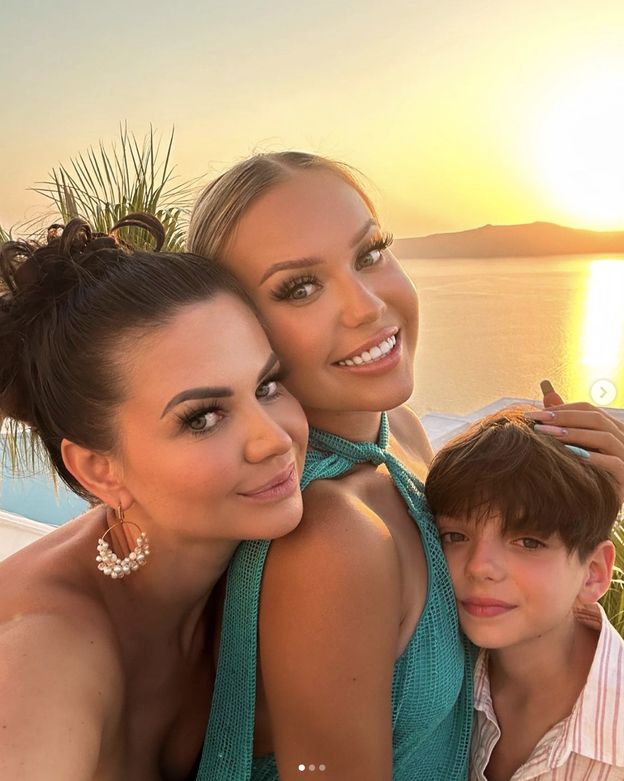 Żona Rutkowskiego ma 20-letnią córkę. Wygląda jak jej kopia! Wow - Pudelek