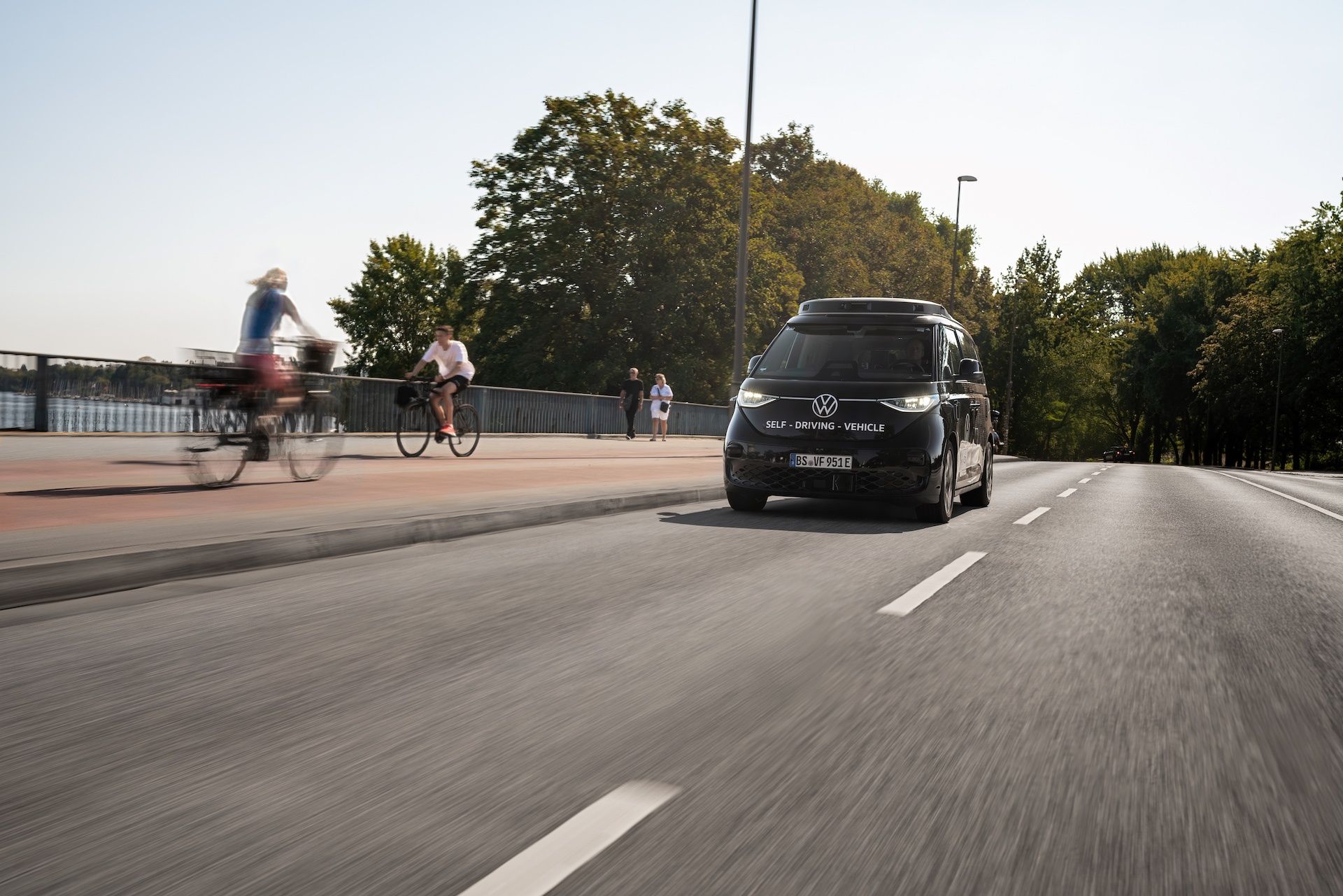 Pierwsza jazda autonomicznym VW ID. Buzzem AD – autem, które w ...