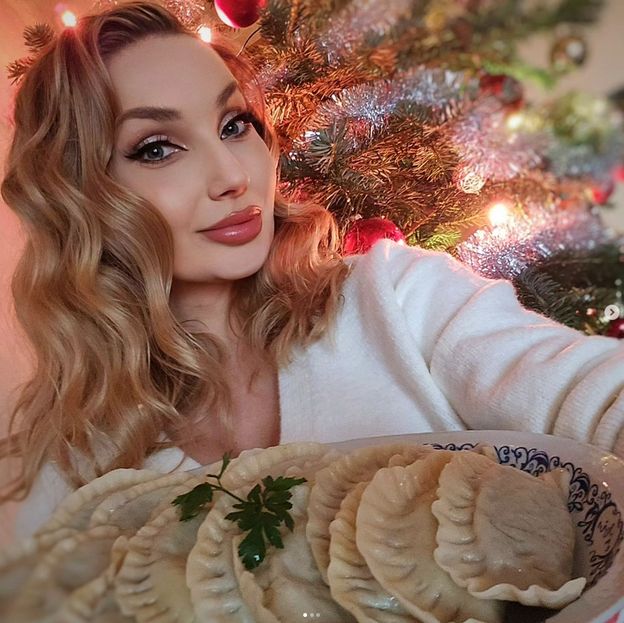 Niedawno dał jej mieszkanie. Teraz wręczył jej kolejny prezent - Pudelek