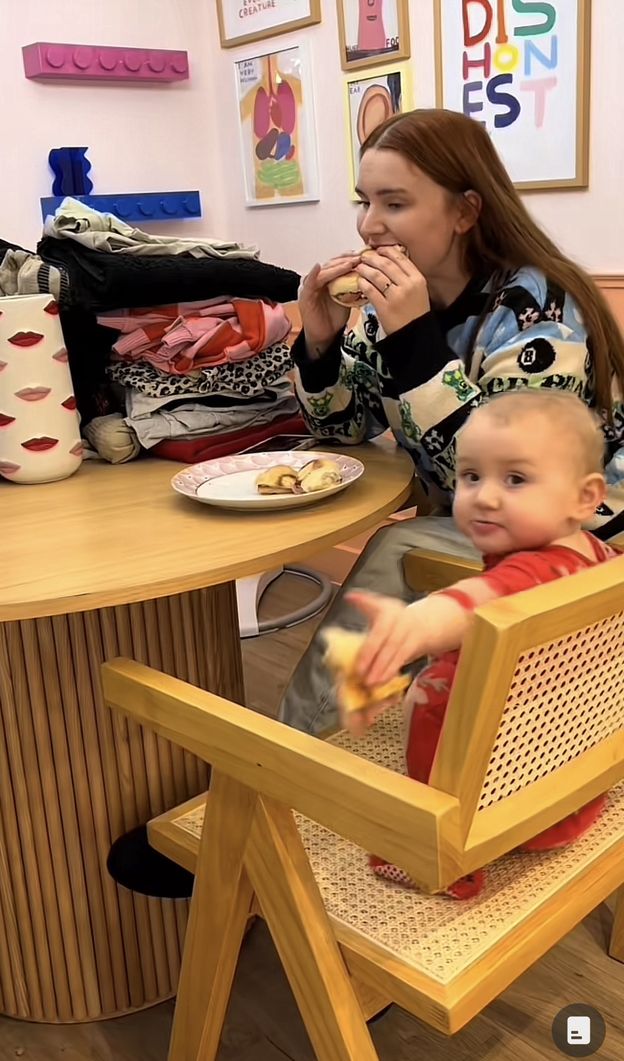 16-latka zaszła w ciążę. Prze miesiąc ukrywała, że ma dziecko - Pudelek