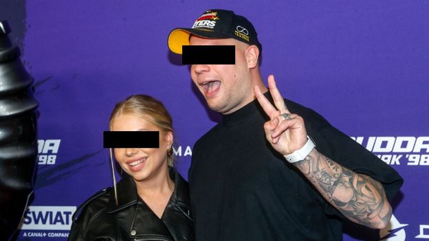 Jest zdjęcie Buddy i Grażynki przed aresztem. Co za czułości - Pudelek