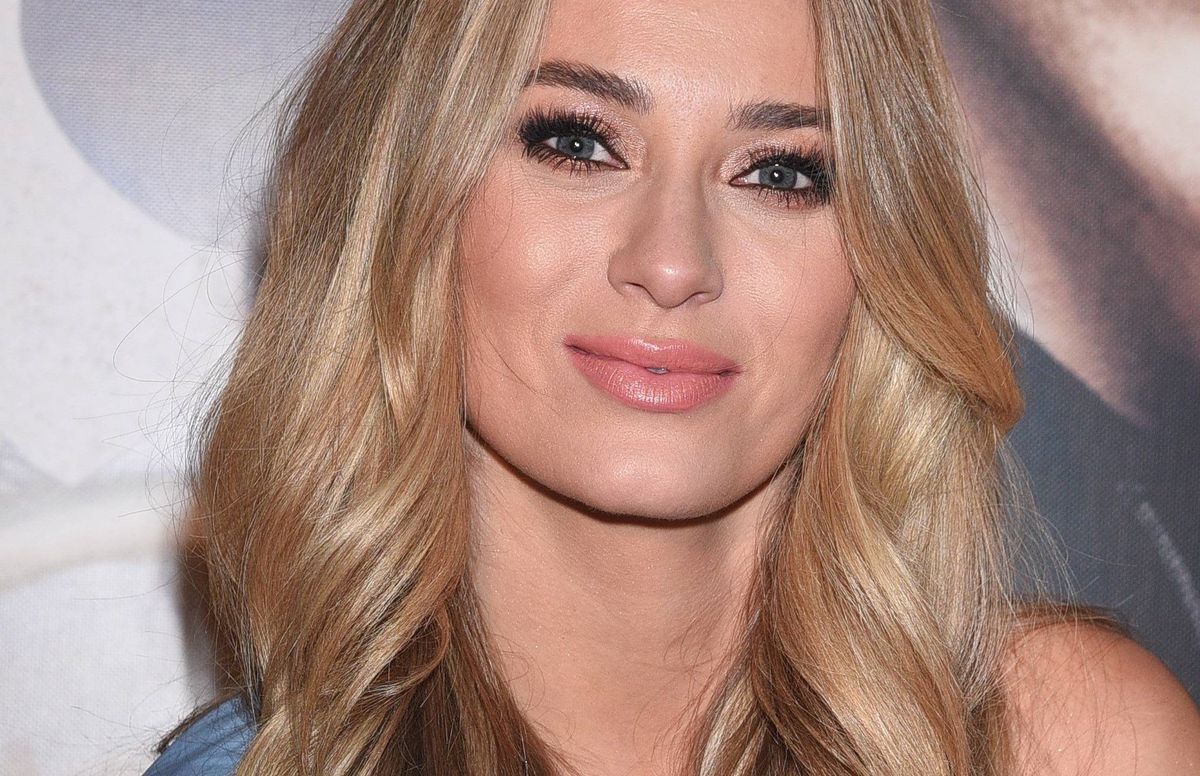 Marcelina Zawadzka w ciasnym wdzianku. Pokazuje swoje krągłości - WP ...