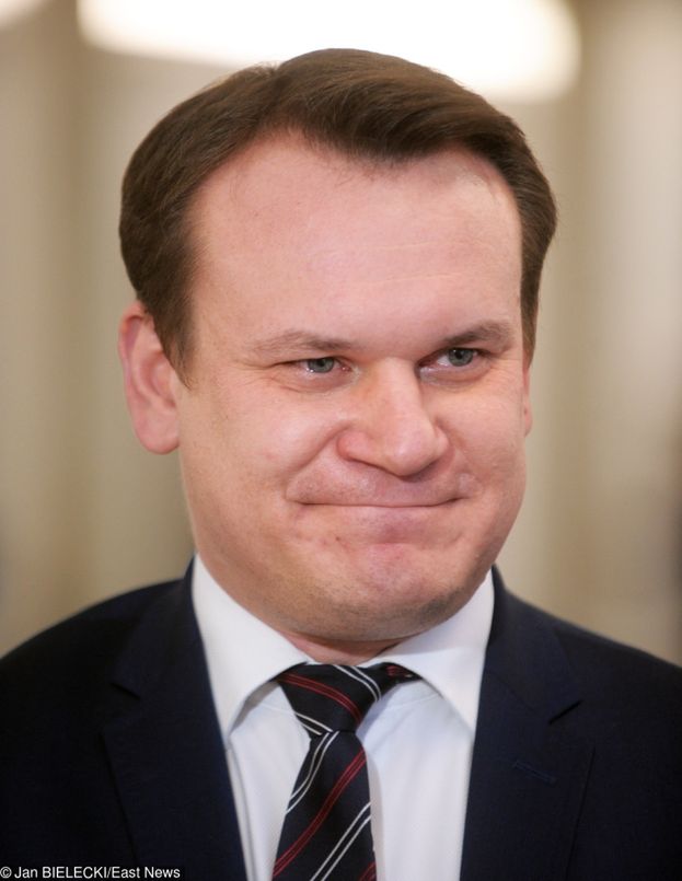 Poseł PiS wyzywa dziennikarza: "WON! Zdzwonić to się może Lis z Kingą ...