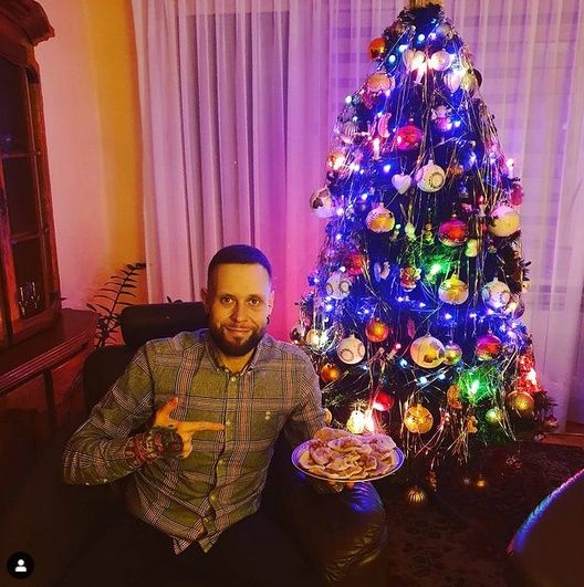 Mateusz "Big Boy" Borkowski z "Gogglebox" z dumą prezentuje ciało po ...