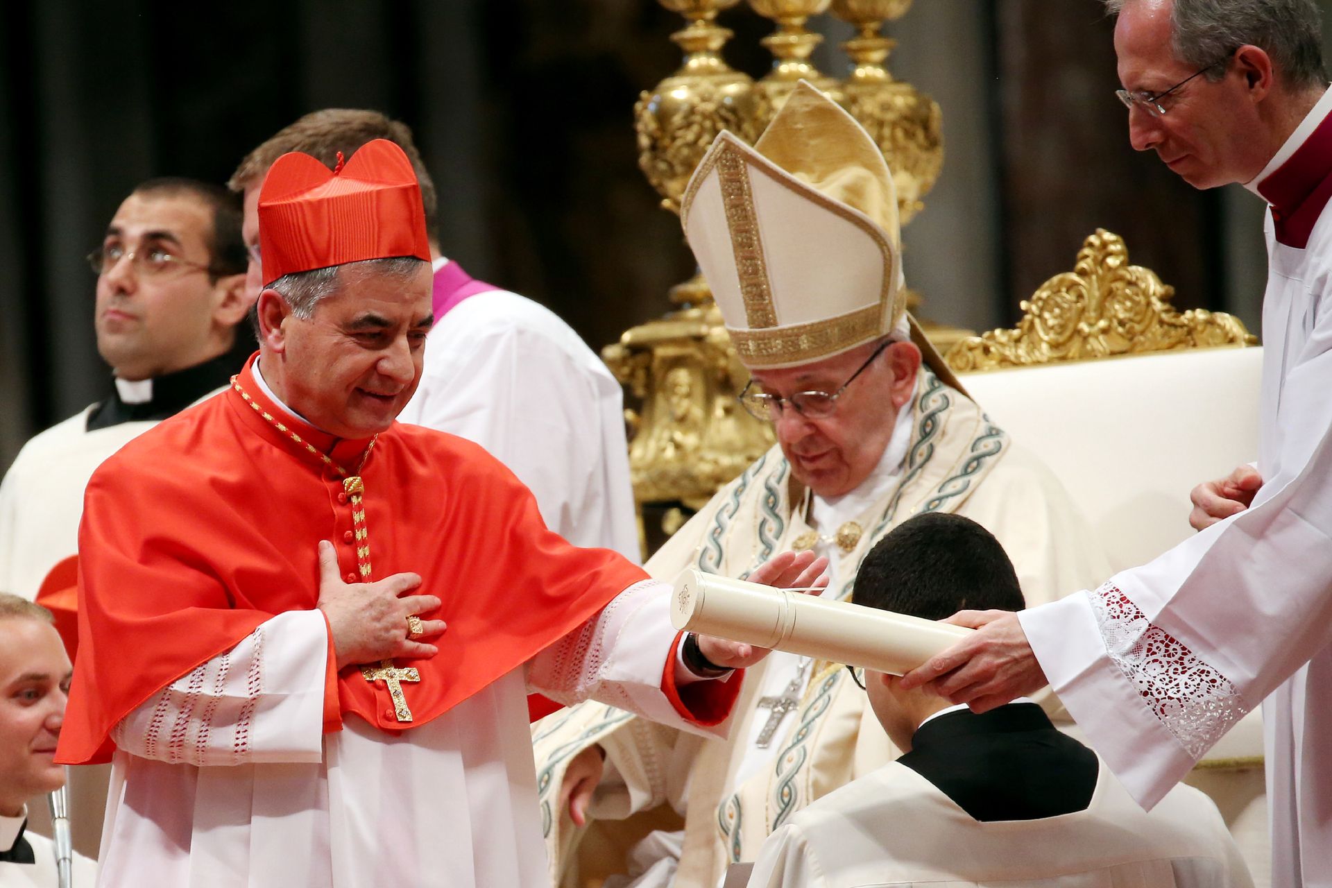 Kard. Becciu stanie przed sądem. W zarzutach machlojka na 350 milionów euro