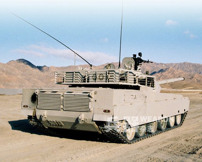 Nowy wariant MBT-2000, czyli czołg na eksport z Chin [wideo]