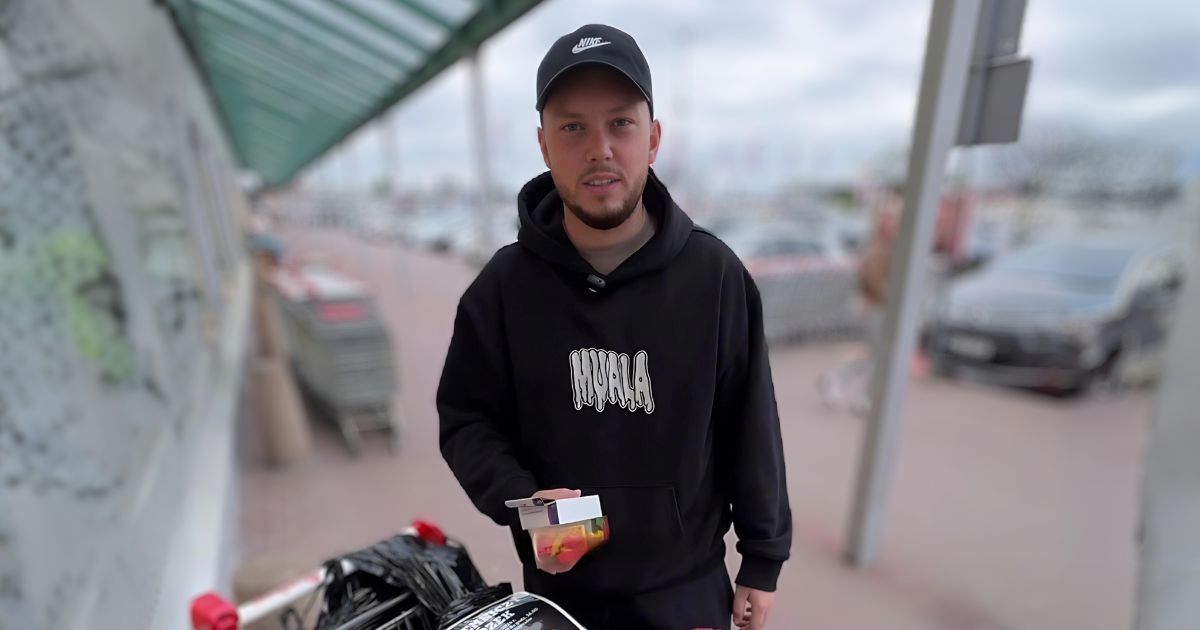 Książulo przetestował tajemniczy wózek. Jest po co biec do marketu? - Vibez