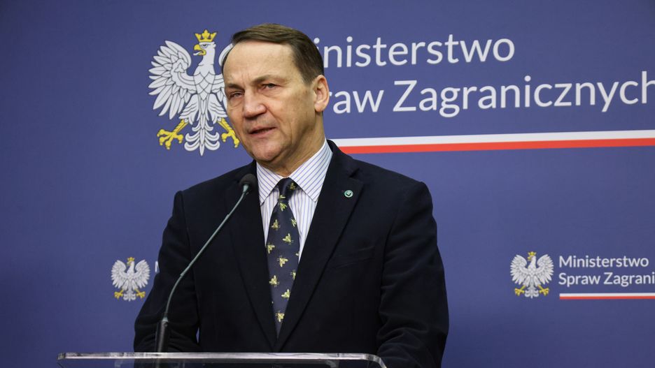 Sikorski uderzył w polską prawicę. "Nie bronią suwerenności"