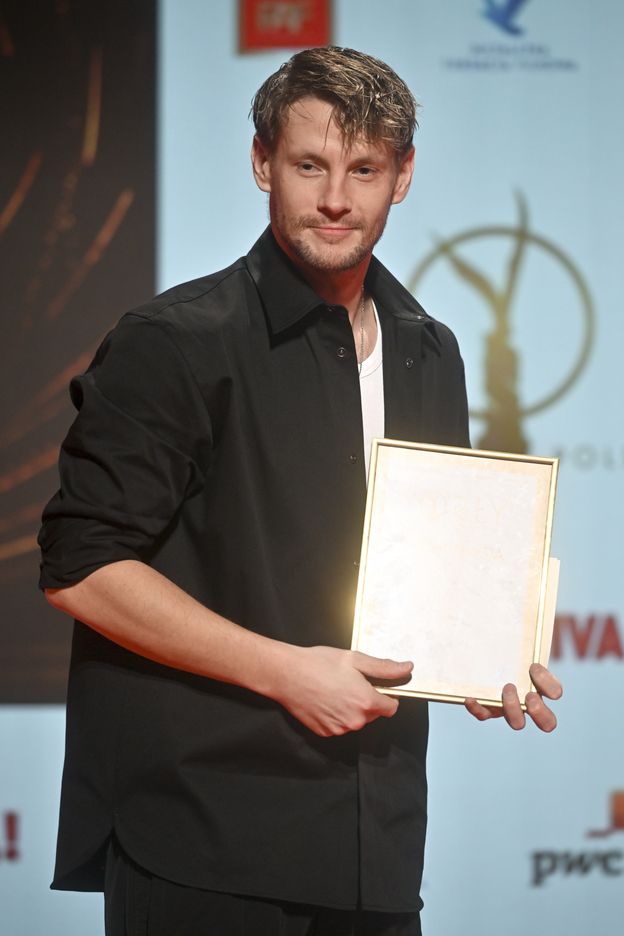 Dziewczyna Sebastiana Fabijańskiego w śmiałych pozach. 19-latka ma ...