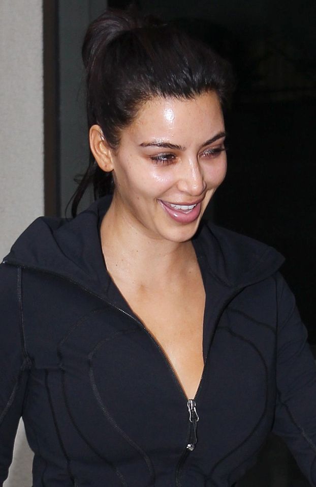 Kim Kardashian BEZ MAKIJAŻU! (FOTO) - Pudelek Kim Kardashian BEZ MAKIJAŻU! (FOTO) - Pudelek