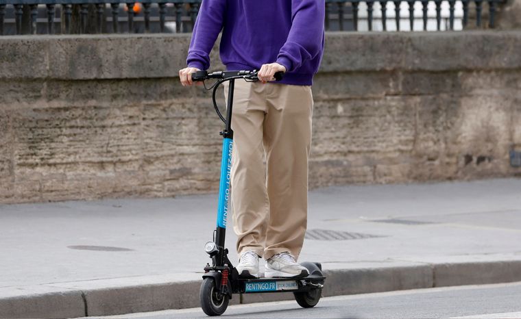 15-latek jechał na hulajnodze. Potrąciła go ciężarówka