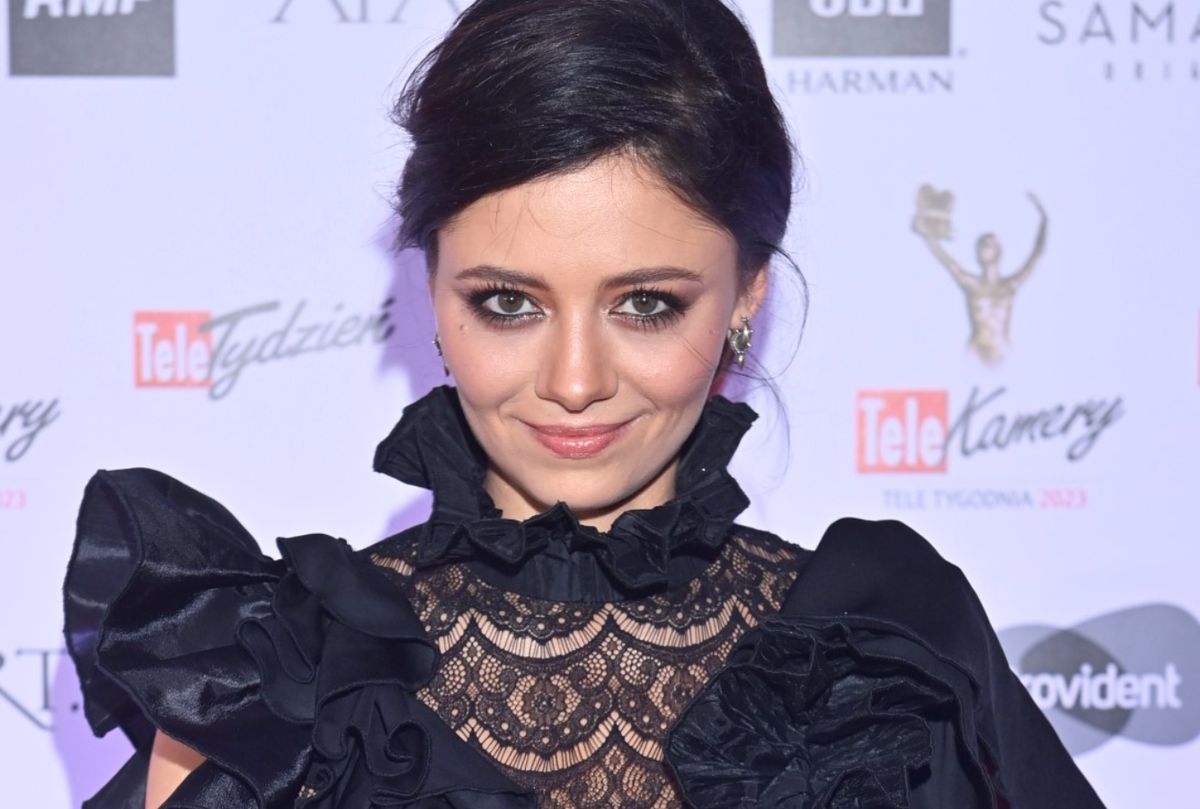 Gotycka Adriana Kalska. Jej kreacja z prześwitami to istne szaleństwo ...