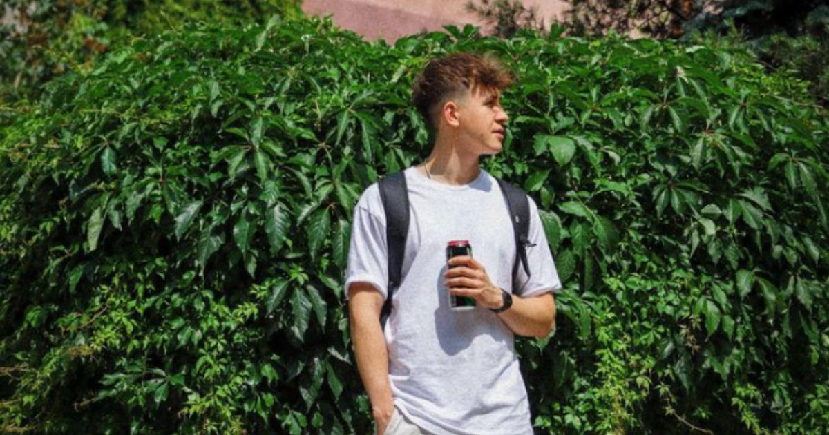 Usłyszał rozmowę trzech kobiet. To, co zrobił, poniosło się w sieci - Vibez