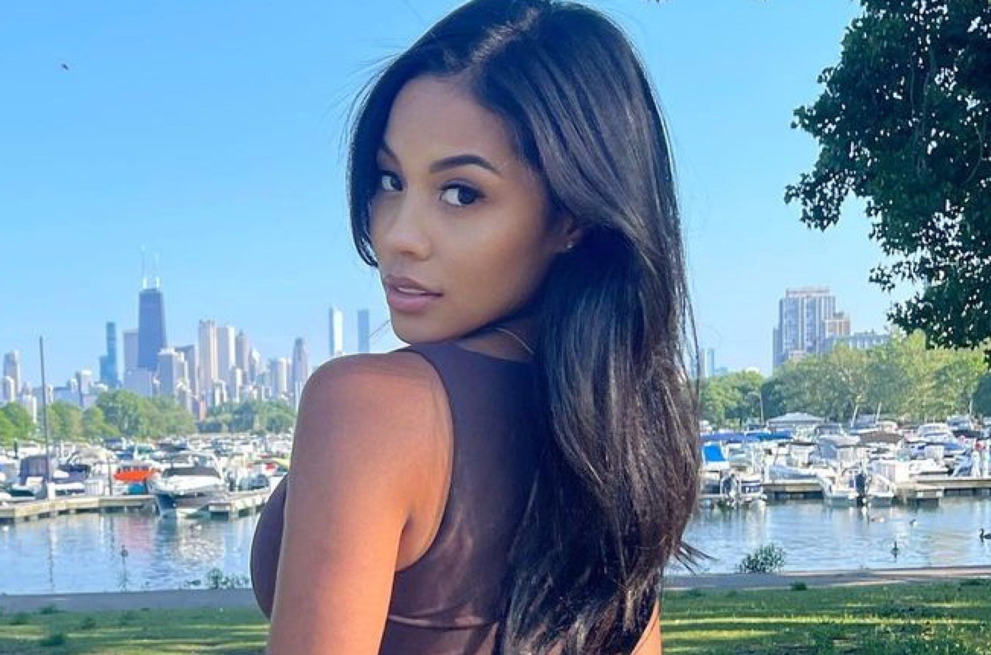 Tak ubrana wsiadła na skuter. Internauci jej przyklaskują