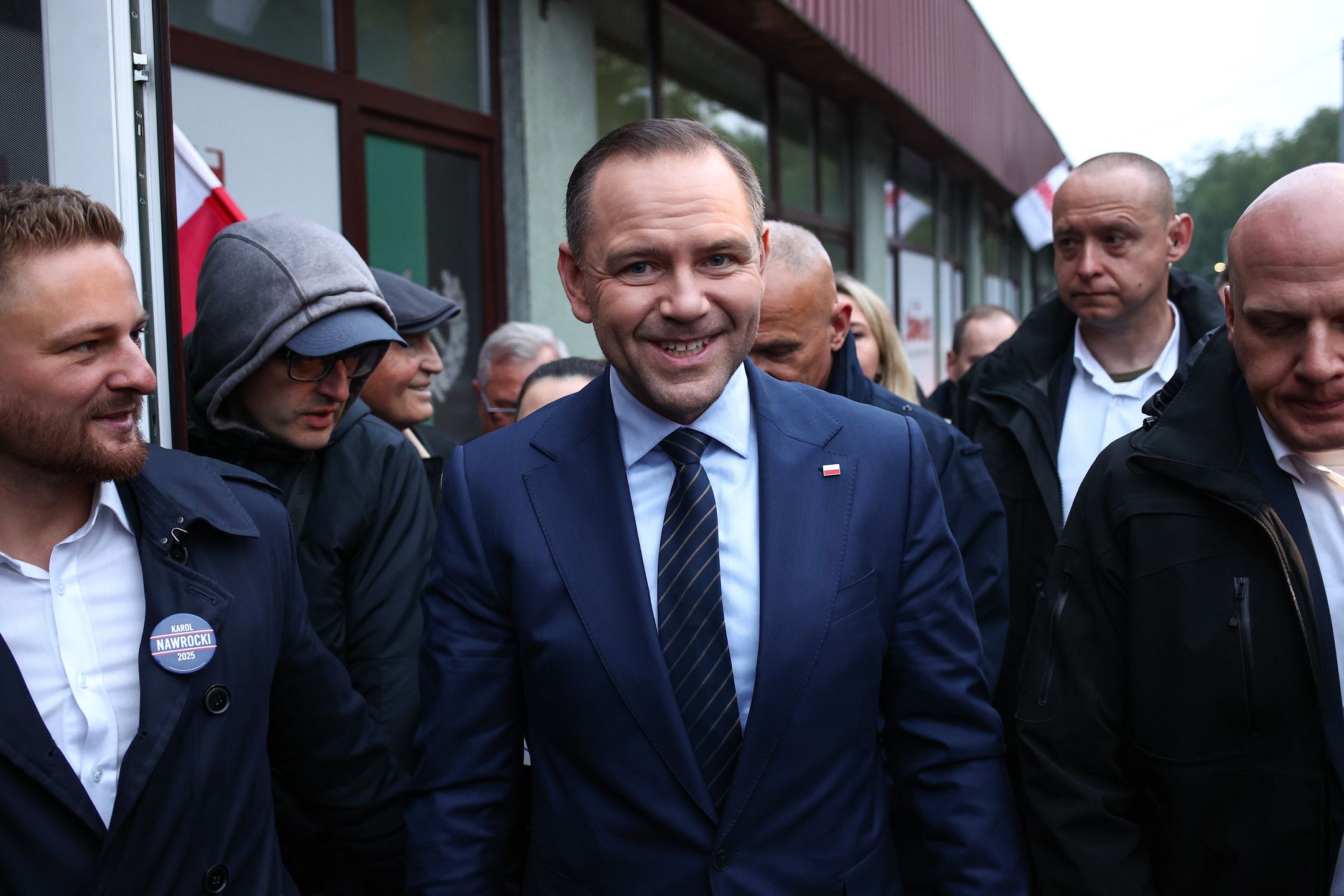 Nowe fakty ws. kawalerki. Ujawniają: Nawrocki przyprowadził do aresztu notariusza