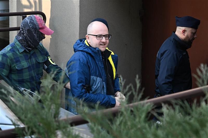 Matecki trafił do aresztu. Krzyknął podczas wyprowadzania z sądu