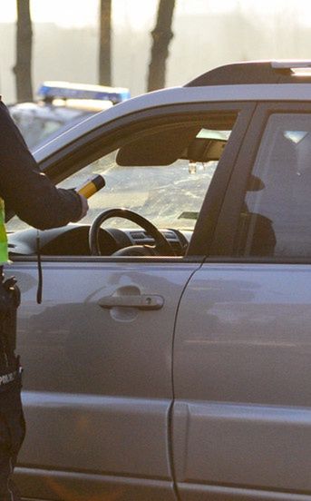 Pijana matka zatrzymana. Wiozła 2-letnią dziewczynkę w aucie