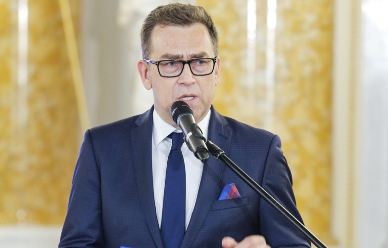 Sensacyjne plotki. Piszą, że Orłoś zamieszkał z dużo młodszą partnerką ...