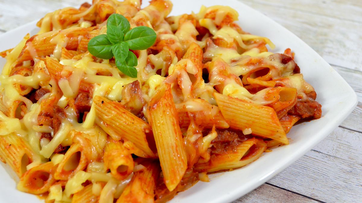 Makaron z chorizo w sosie pomidorowym. Szybki, wyrazisty obiad
