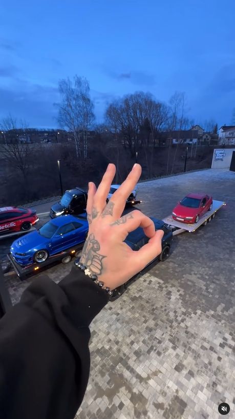 Budda odzyskał samochody! Pokazał nagranie - Pudelek