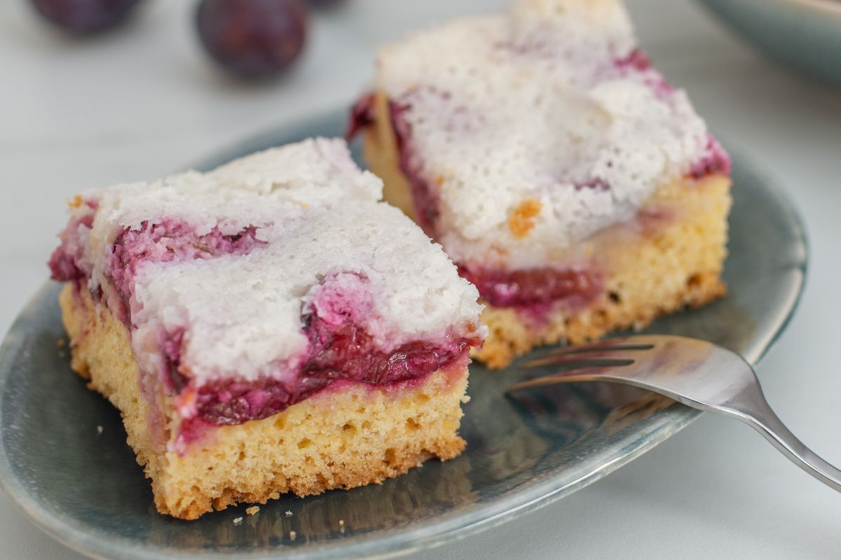 Do ciasta kokosowego dodaje sezonowe owoce. Każdy pyta, skąd pomysł na ...