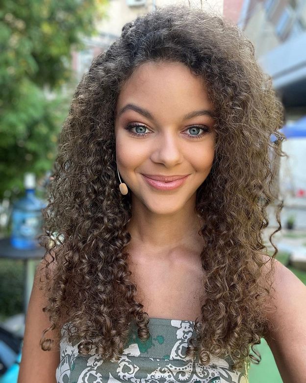 Emilia Dankwa chwali się WYPROSTOWANYMI WŁOSAMI. Fani zachwycają się ...