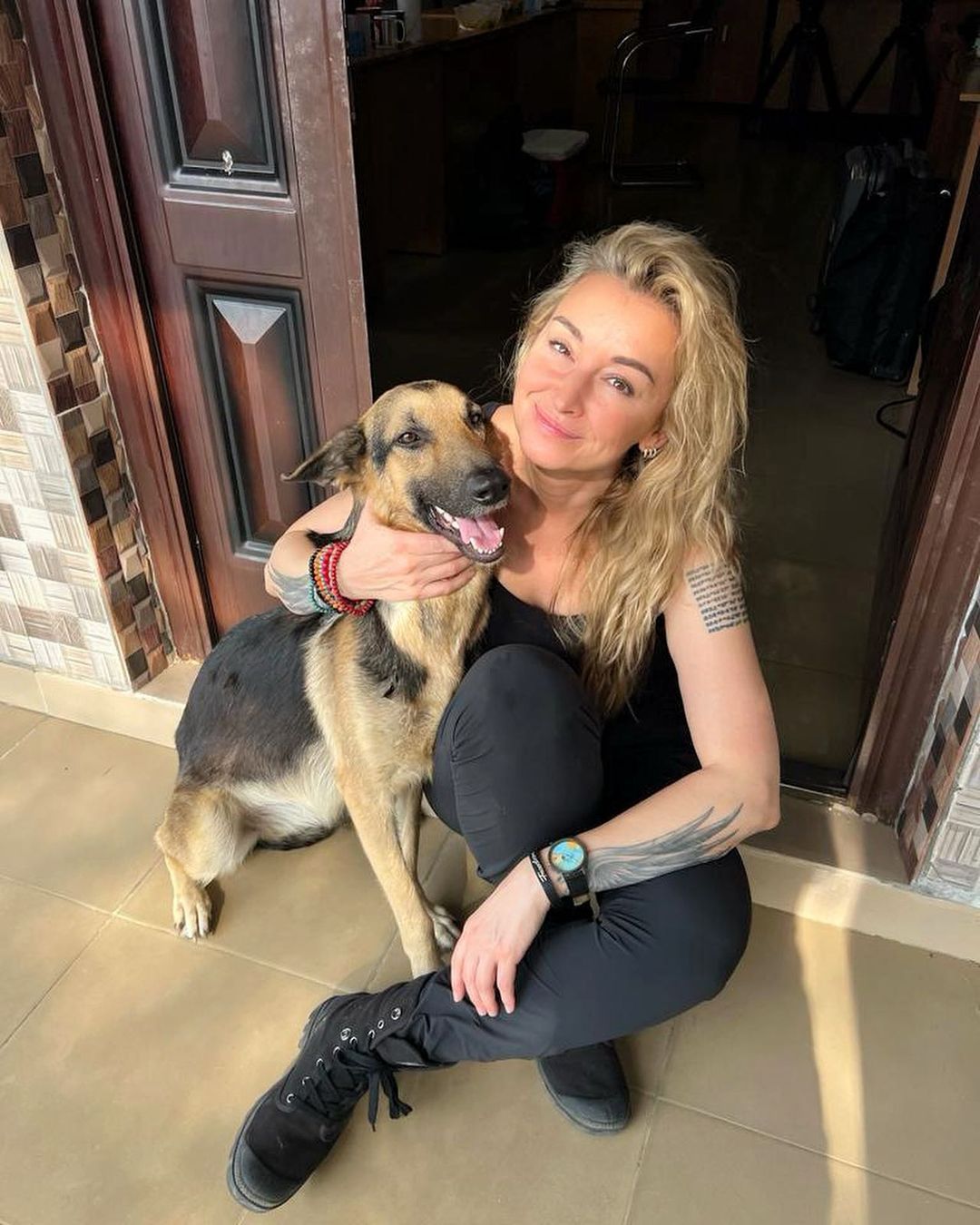 Martyna Wojciechowska pozdrawia fanów z urlopu. Nie jest sama! Fani ...
