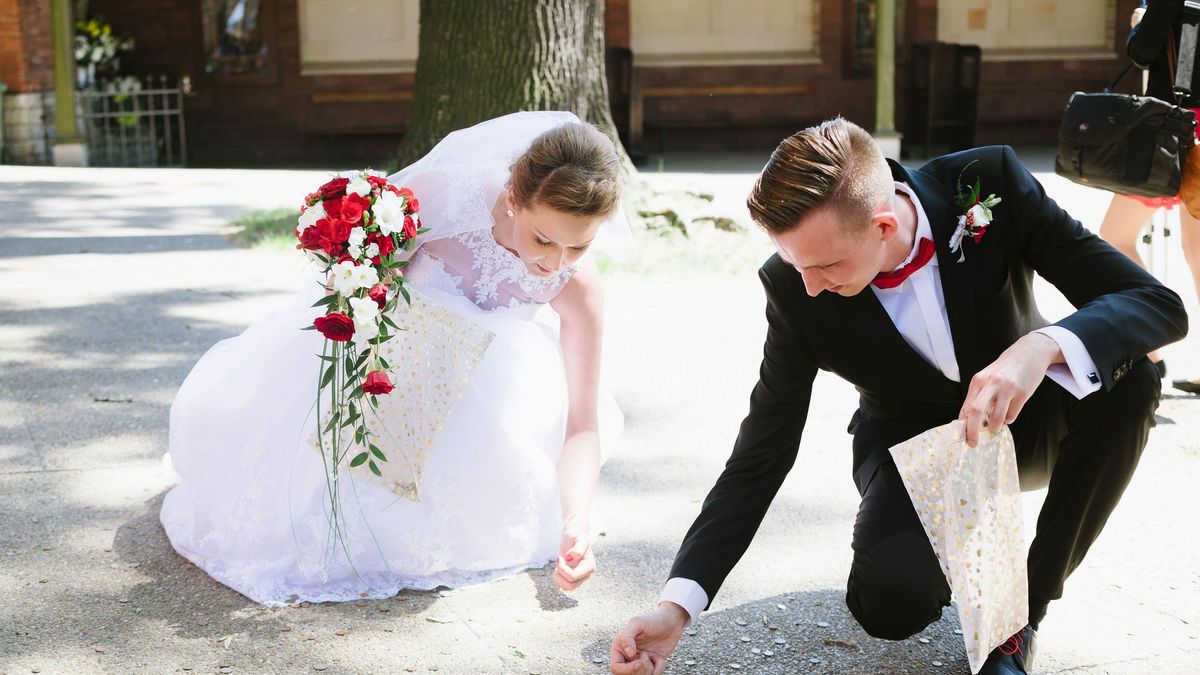 Wesele 2019: Ile dać do koperty na wesele? Konkretne kwoty