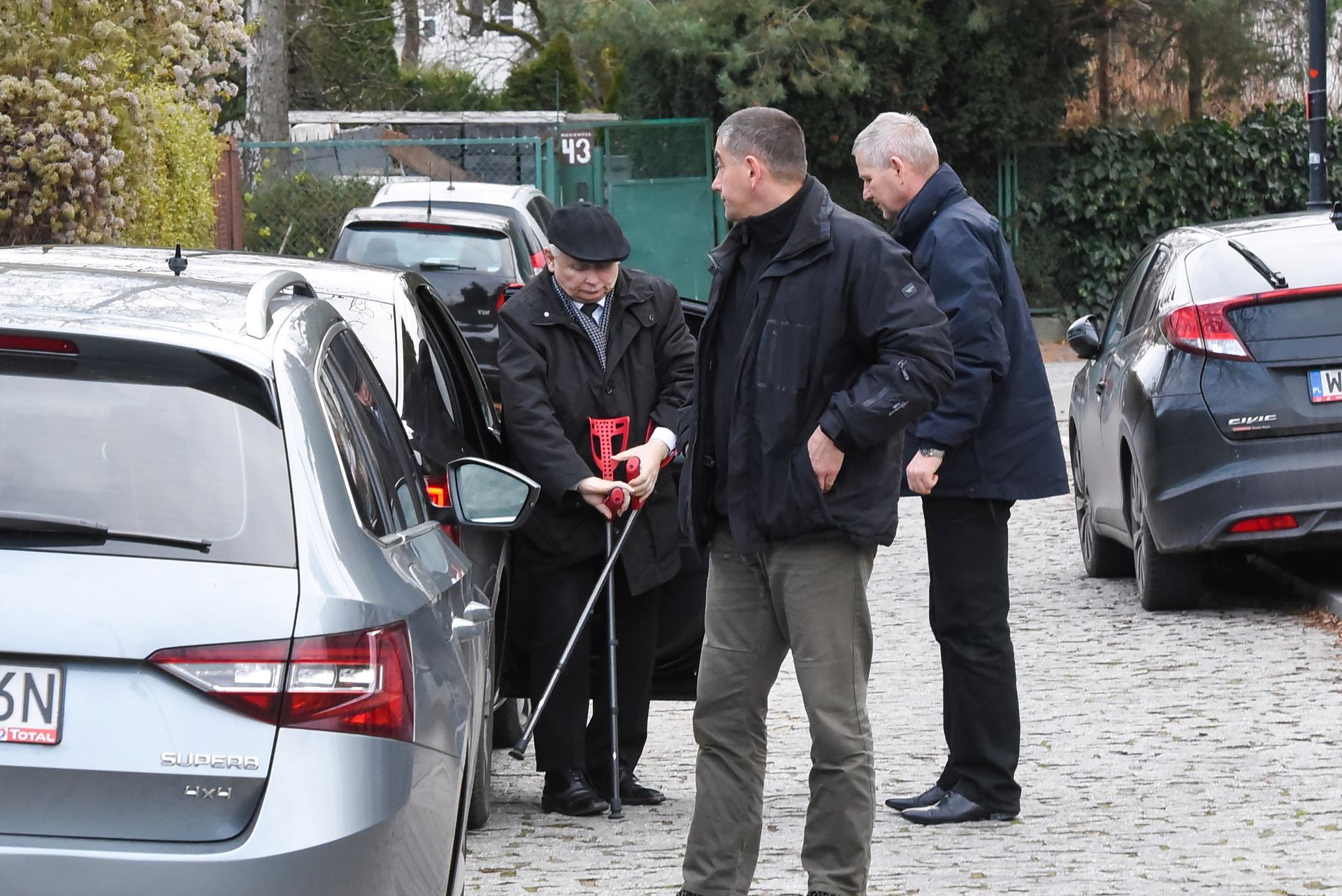 Jarosław Kaczyński po operacji. Jan Maria Tomaszewski: pracuje cały ...