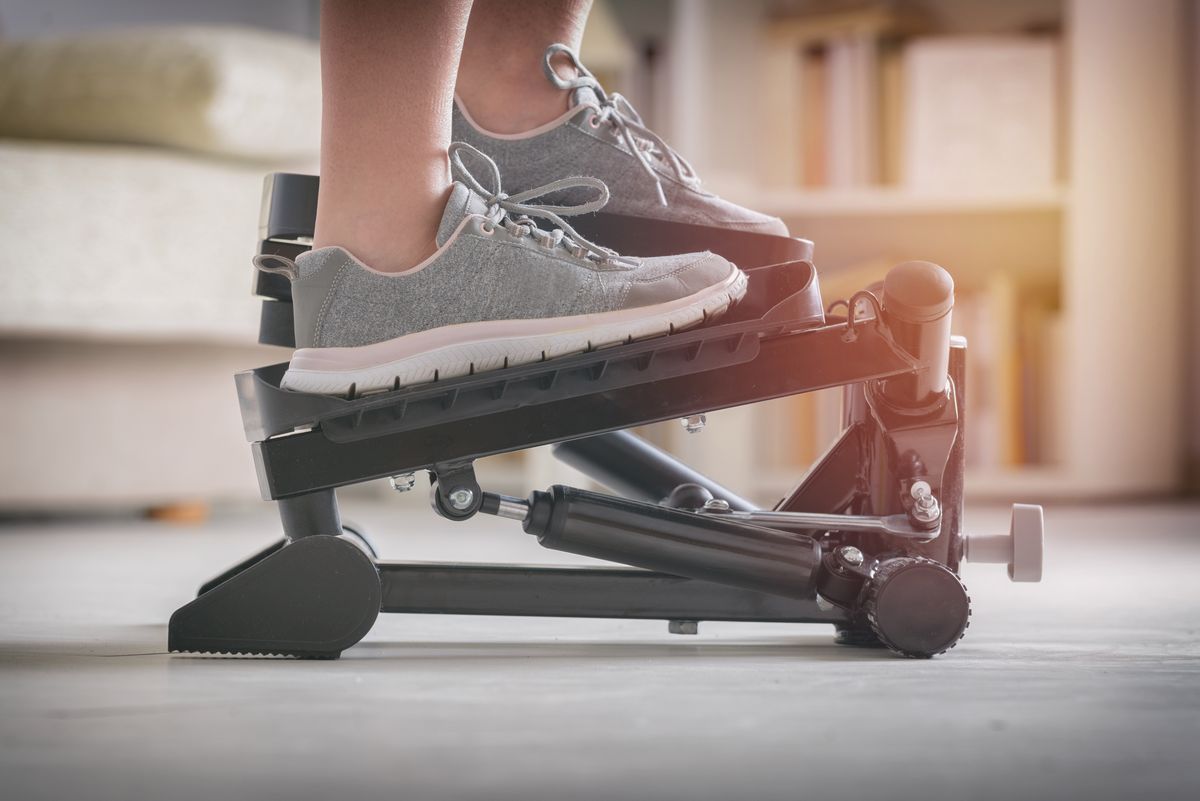 Stepper do ćwiczeń. Przykładowe ćwiczenia na stepie - WP Kobieta