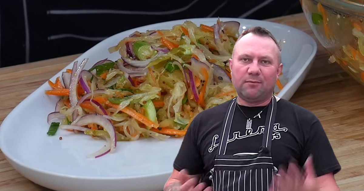 Tomasz Strzelczyk surówkę z kiszonej kapusty robi jak nikt inny. W ...
