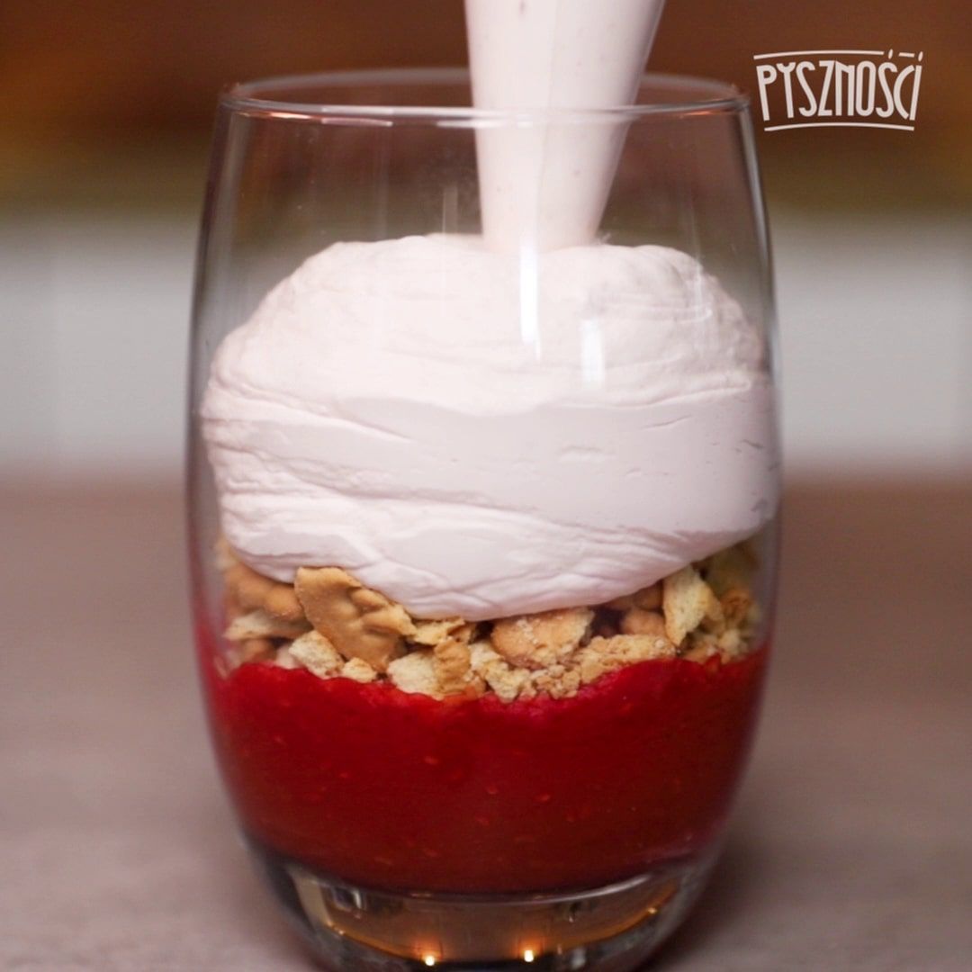 Mus malinowy w formie deseru na zimno