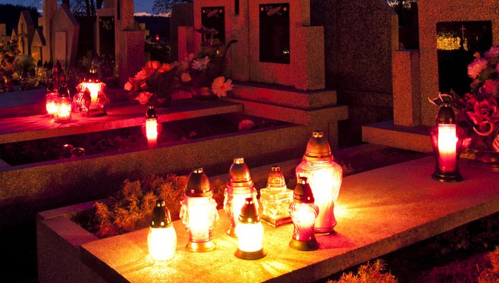 Wlej do wody, a pomnik zabłyśnie. Jak lustro będzie odbijał płomienie ...